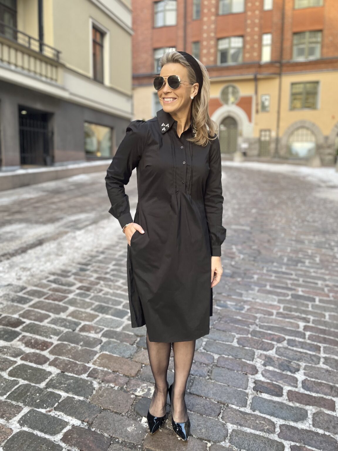 Jalokivikauluksellinen mekko - DOPP