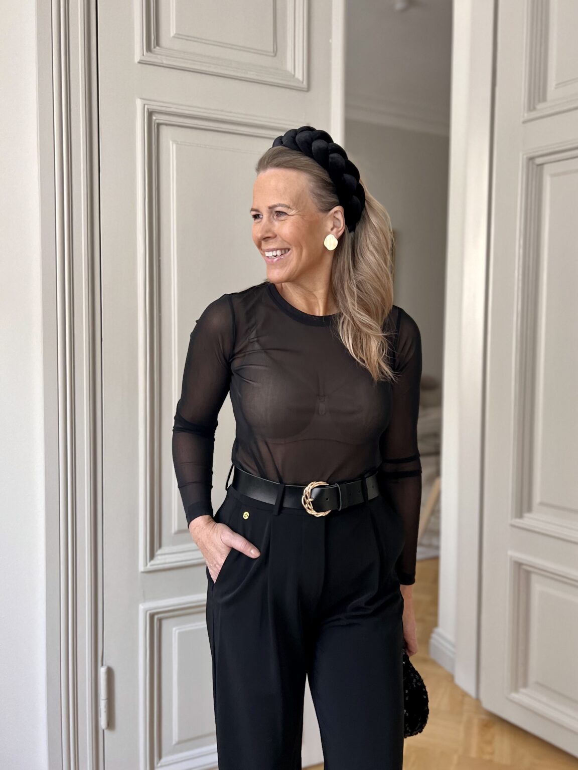 Kuusi ajan hermolla olevaa juhla-asua - DOPP