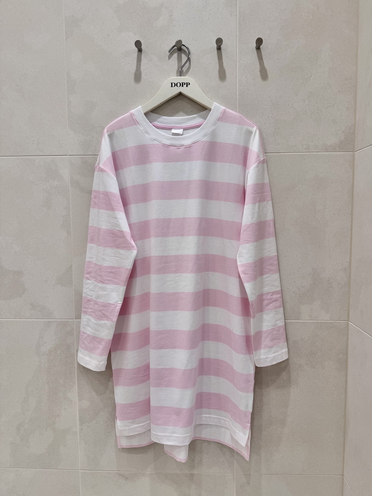 Yöpaita; vaalea pinkkiraitainen - DOPP