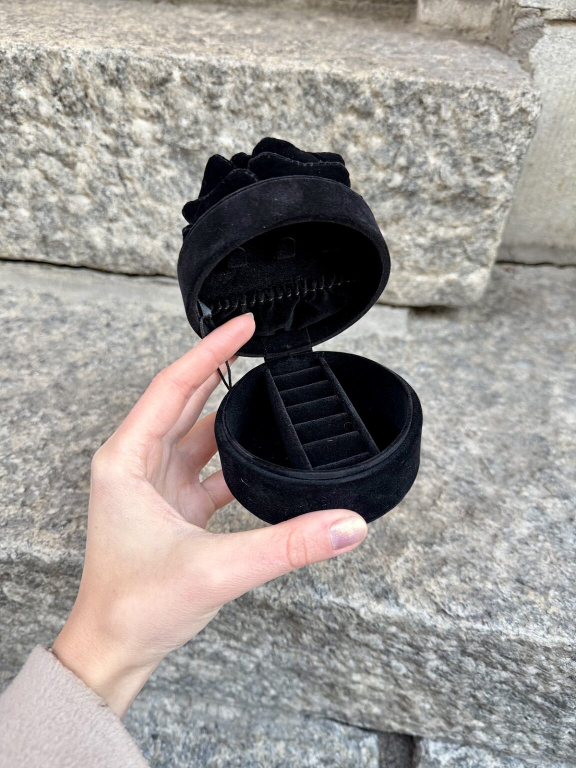 Day Velvet flower korulipas; musta - DOPP